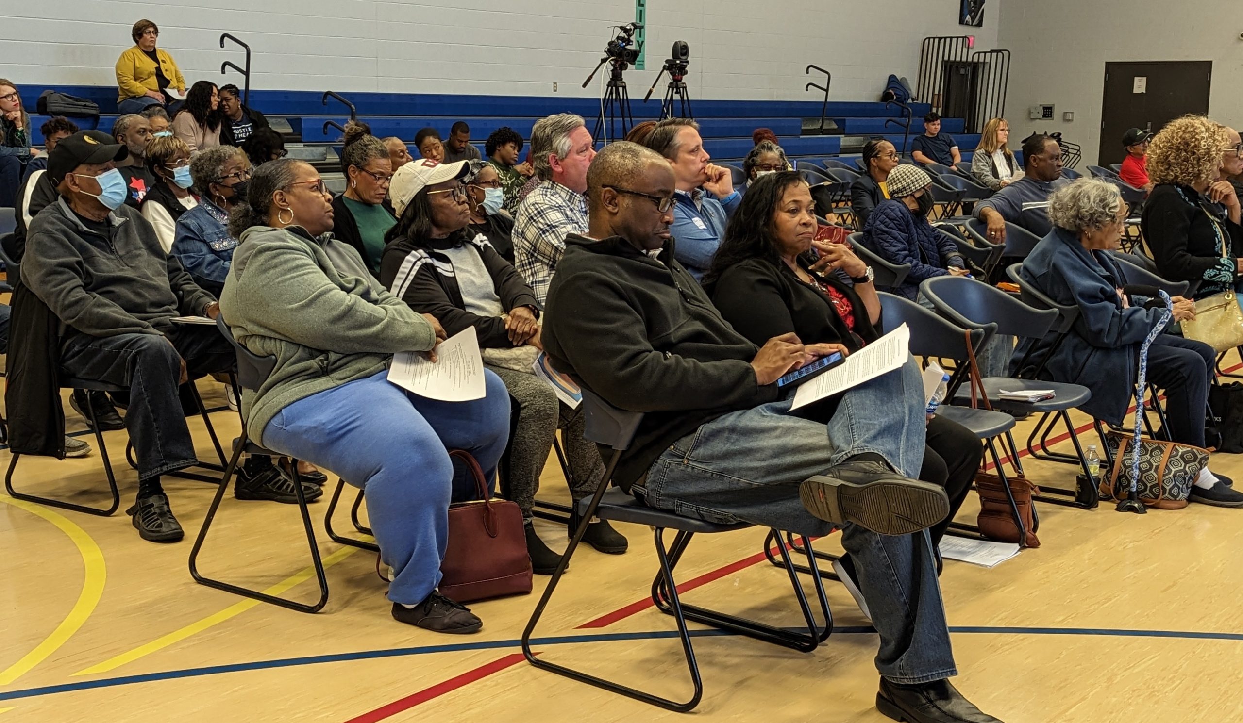 Community members, leaders show their anger at meeting to discuss toxic ...