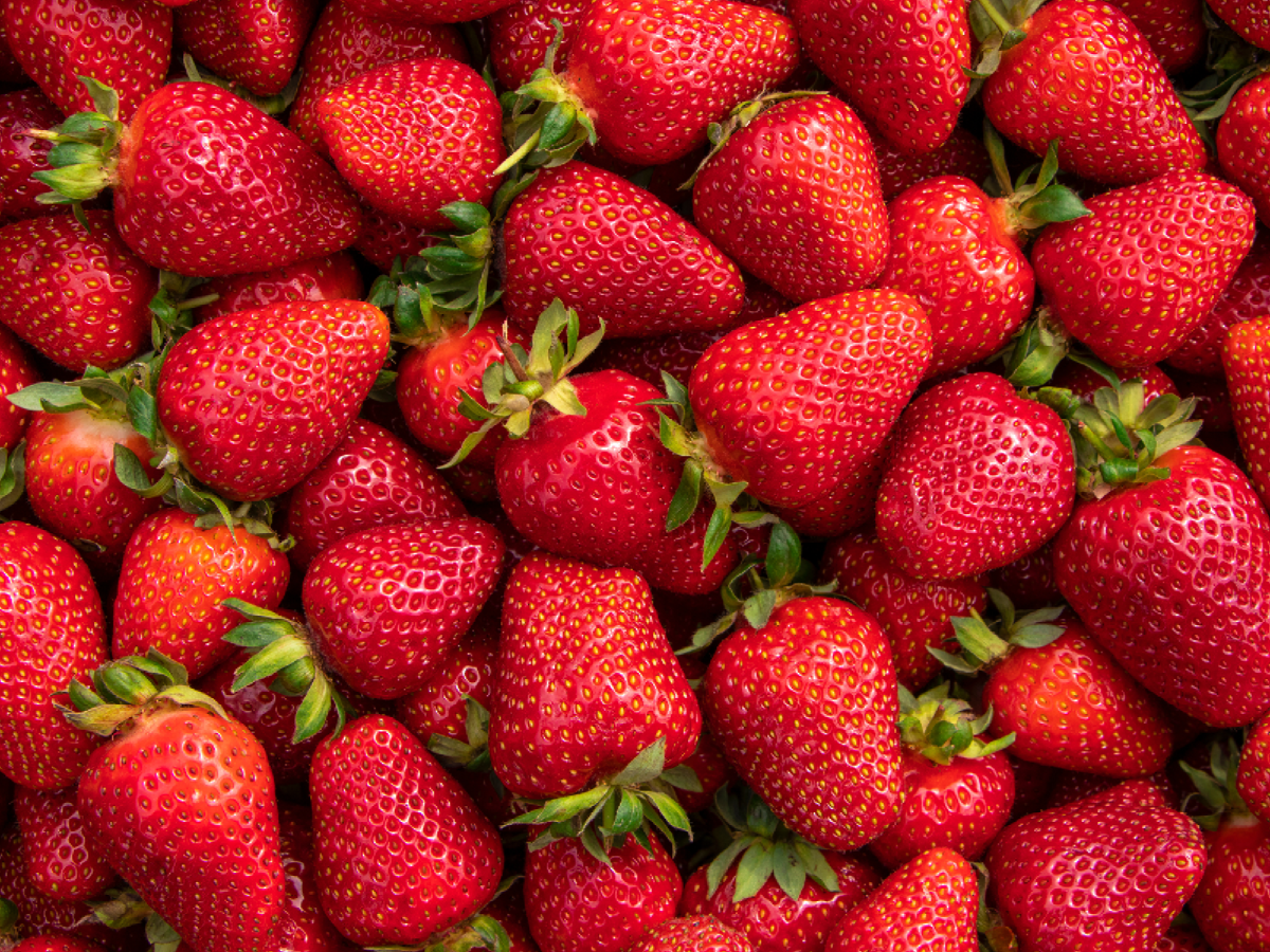 Spinach, Strawberries Lead 2025 “Dirty Dozen” of Pesticide-Heavy ...